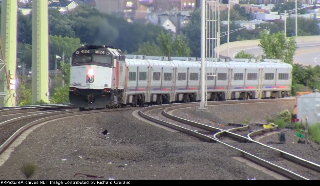 F40PH-2CAT 4124 on the Curve